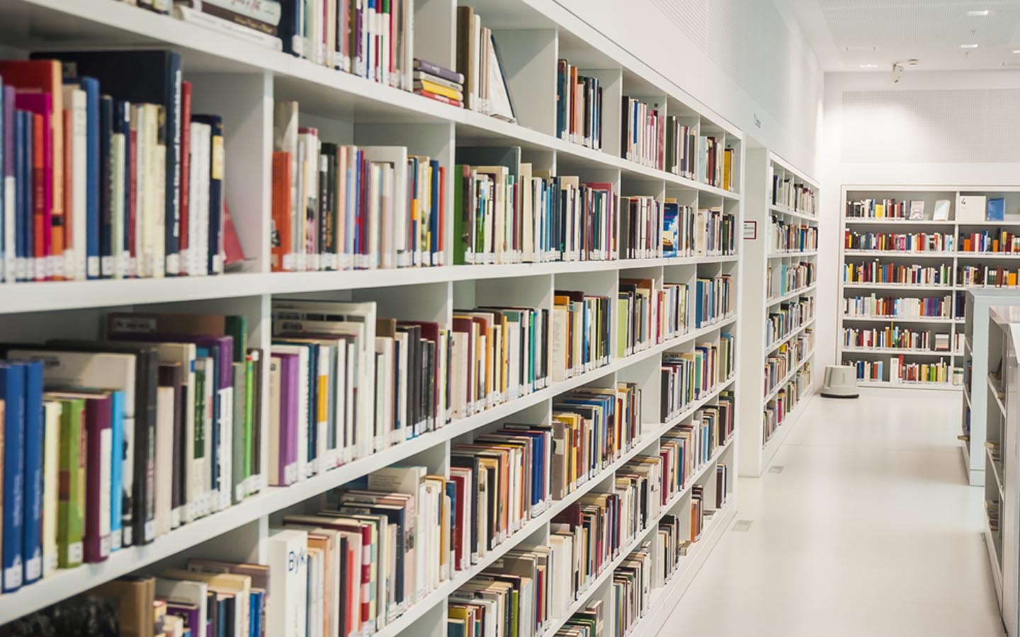 مكتبة دبي العامة الطوار وأبرز الخدمات التي تقدمها لمرتاديها | ماي بيوت