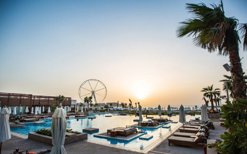 How to Host a Pool Party in Dubai: The Ultimate Checklist - MyBayut