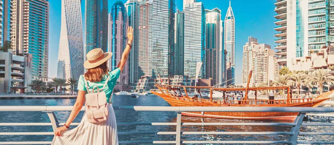 Guide to The Dress Code in Dubai For Men, Women & Tourists - MyBayut