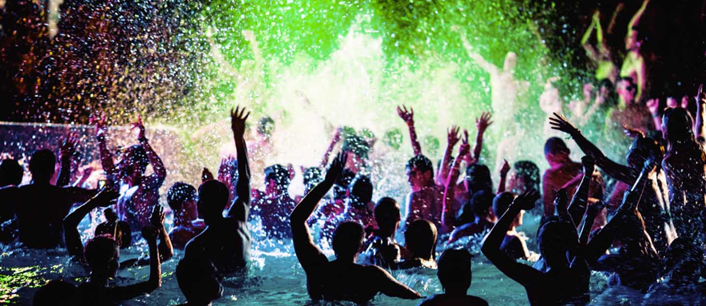 How to Host a Pool Party in Dubai: The Ultimate Checklist - MyBayut