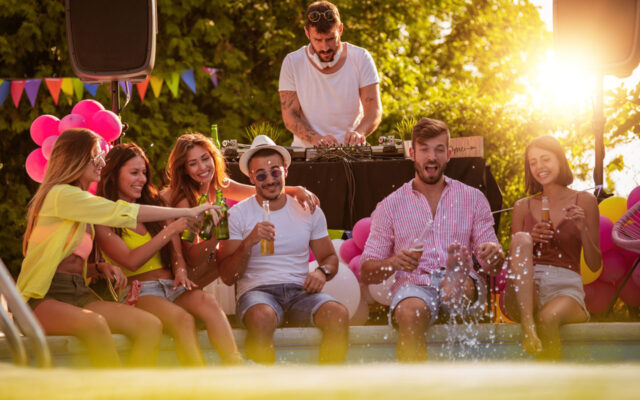 How to Host a Pool Party in Dubai: Venues, Decorations & More - MyBayut