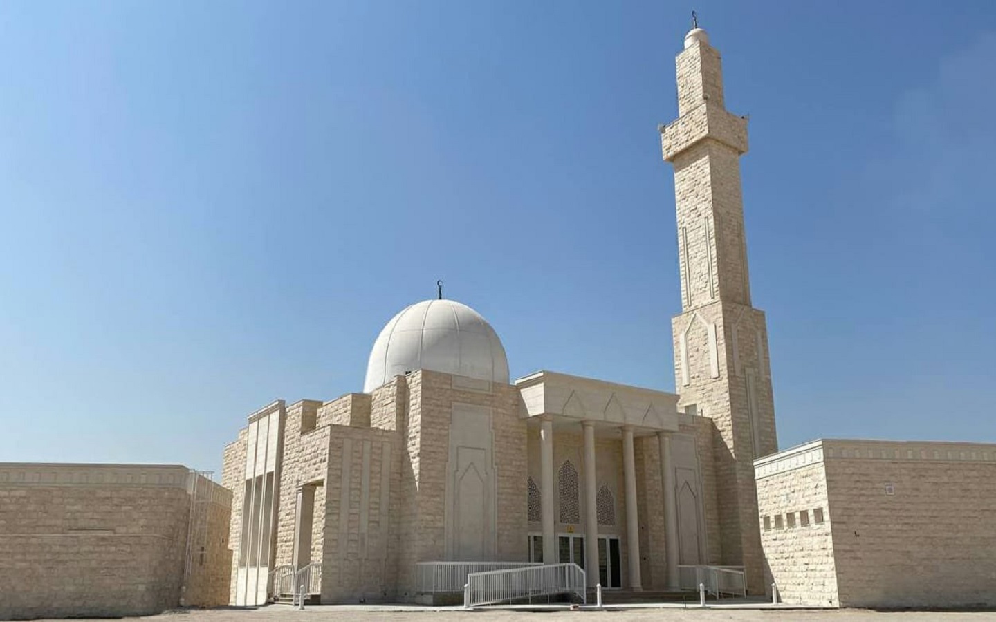 Famous Mosques in Sharjah: Sharjah Mosque, Al Noor & More - MyBayut