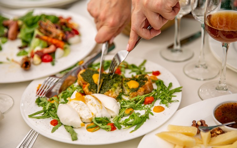 مقاهي شيشه في دبي 24 ساعه - عيوش - شيشة لاونج - تشيللو - قطوف | ماي بيوت