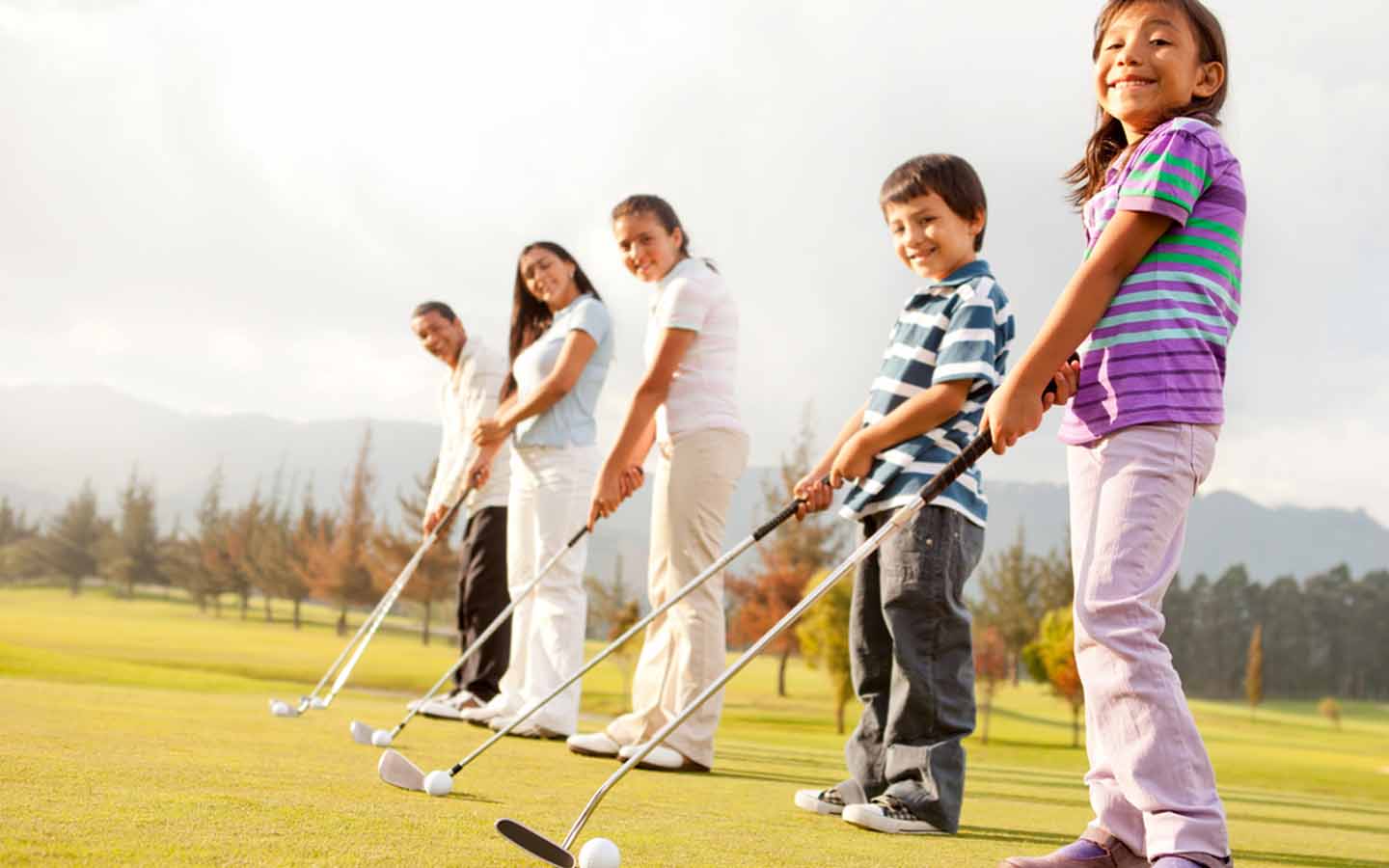 Kids Golf lessons in Dubai: Golf DXB, Peter Cowen & more - MyBayut