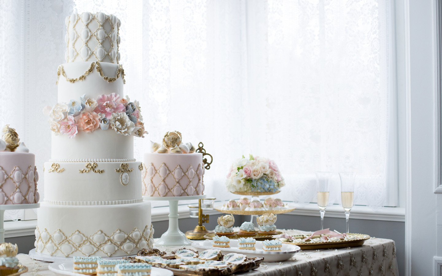 محلات كيكة اعراس في دبي: سويت لاين، كيك سوشال، شوغر موو | ماي بيوت