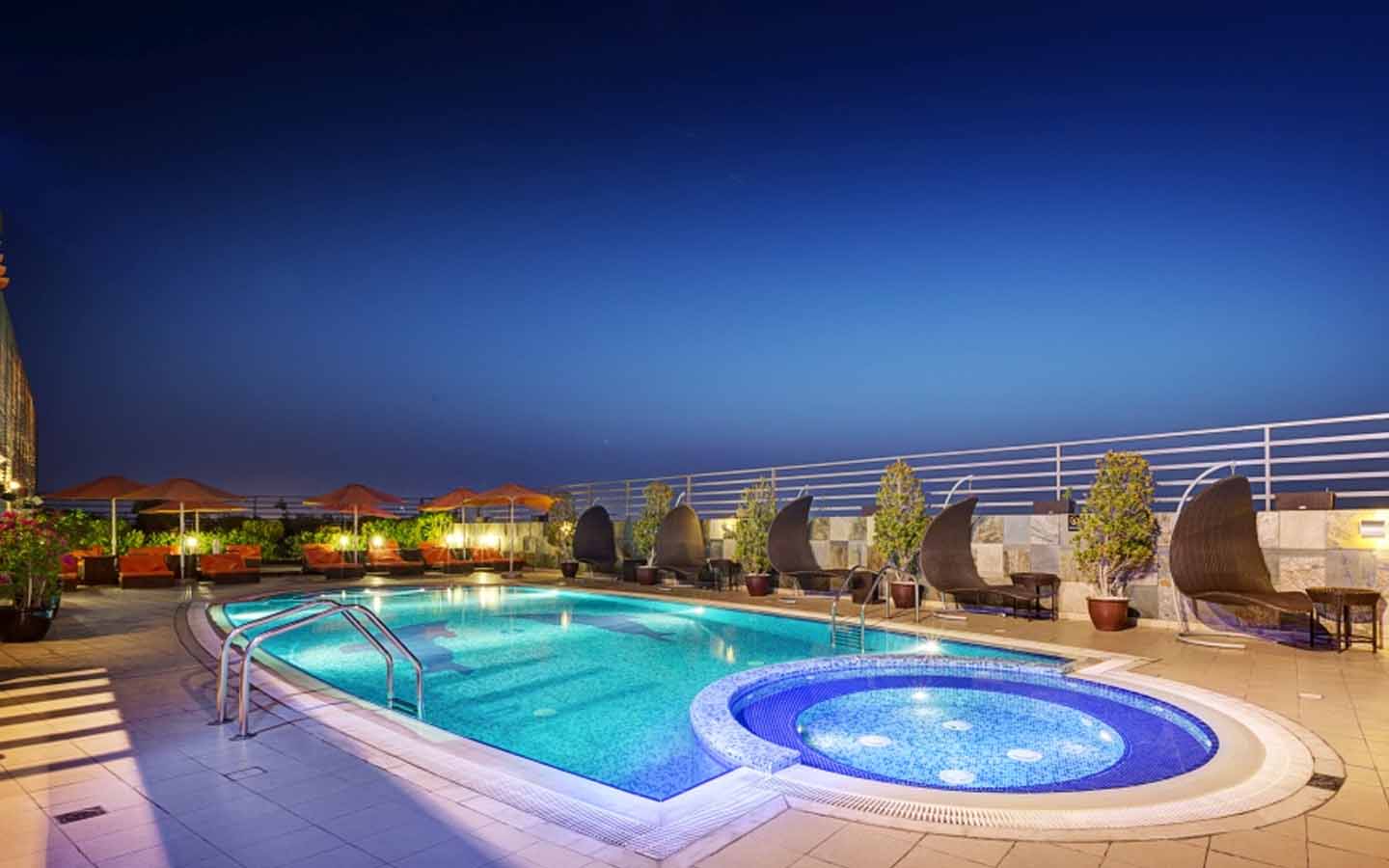 How to Host the Perfect Pool Party in Dubai - A checklist by Bayut