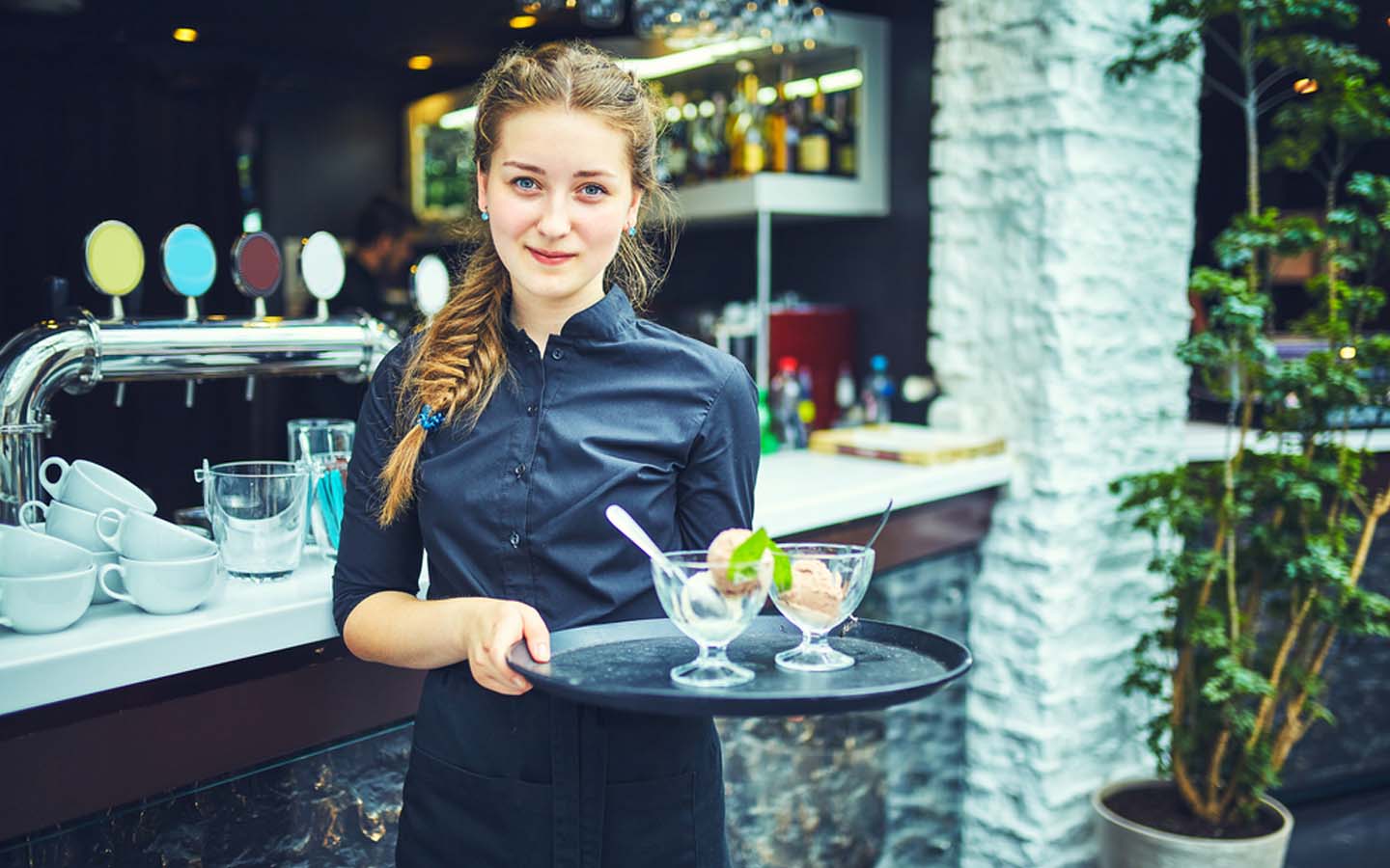 Tipping in Dubai: Restaurants, Hotels, Drivers & More - MyBayut