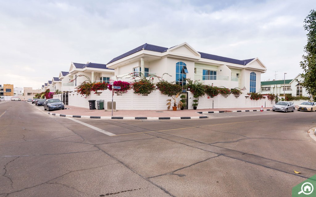 Gated Communities vs Villa Compounds in Dubai - MyBayut