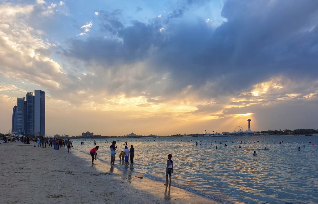8 things to do at Abu Dhabi Corniche: Boating, Cycling & More - MyBayut