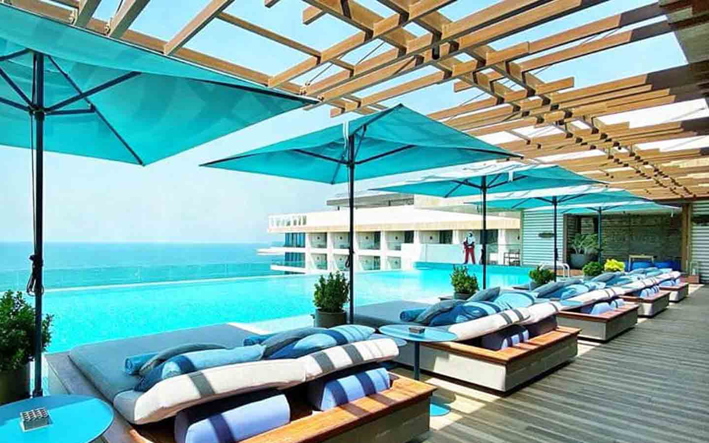 Best Infinity Pools in Dubai: Aura Skypool, The Lagoon & More - MyBayut