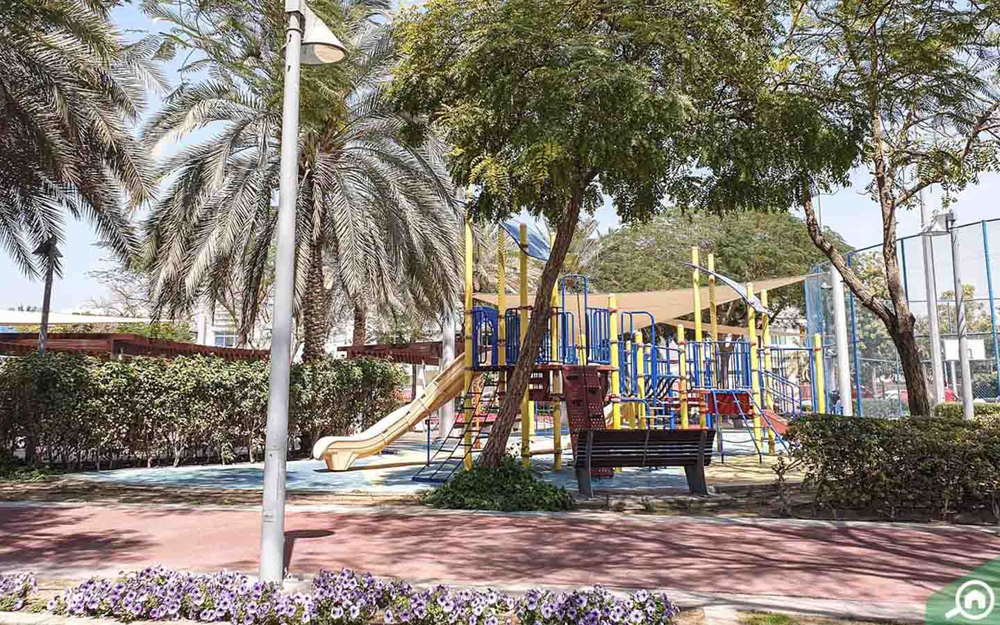 Pros and Cons of living in Al Garhoud: Life in Garhoud - MyBayut